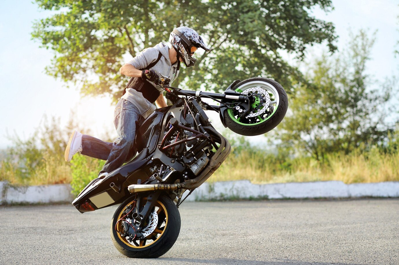 Master How to Do Wheelie on a Motorcycle